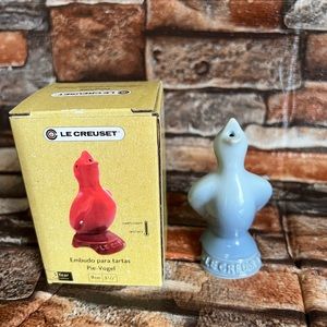 Le Creuset | Kitchen | Le Creuset Pie Bird Coastal Blue | Poshmark